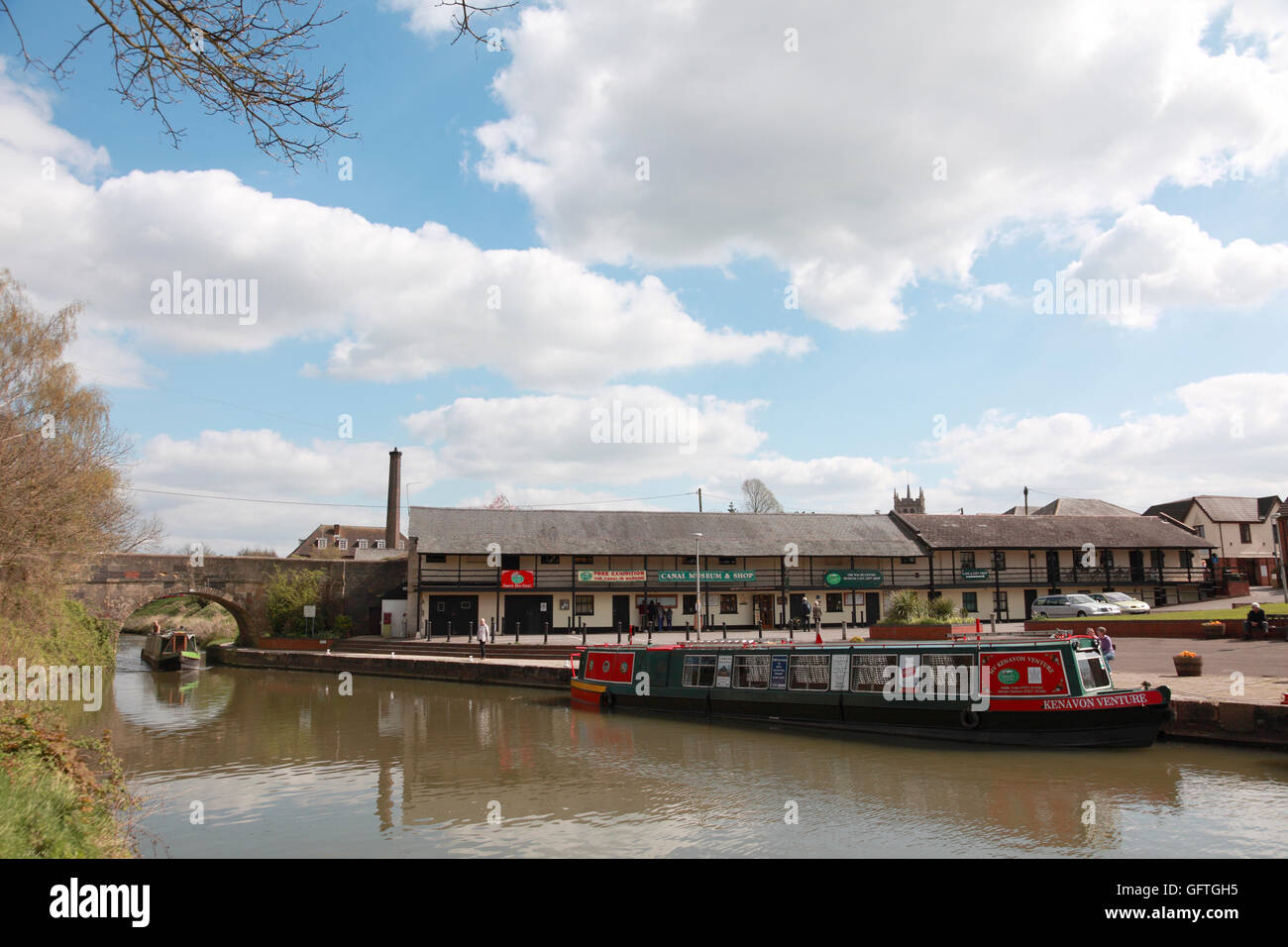 The “Kenavon Venture” narrowboat moored at the wharf in Devizes next to ...
