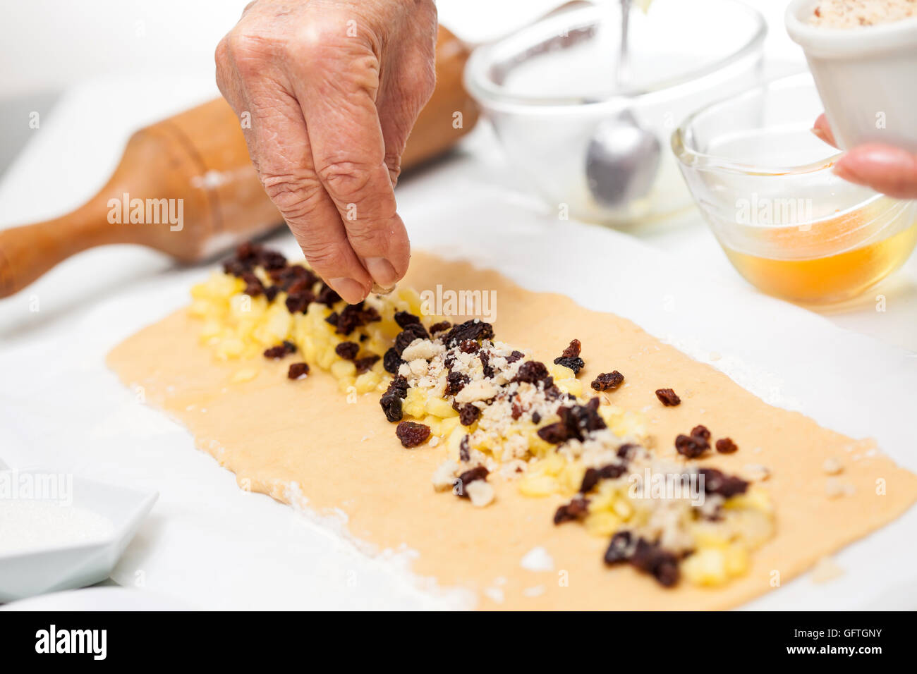 Strudel dough hi-res stock photography and images - Alamy
