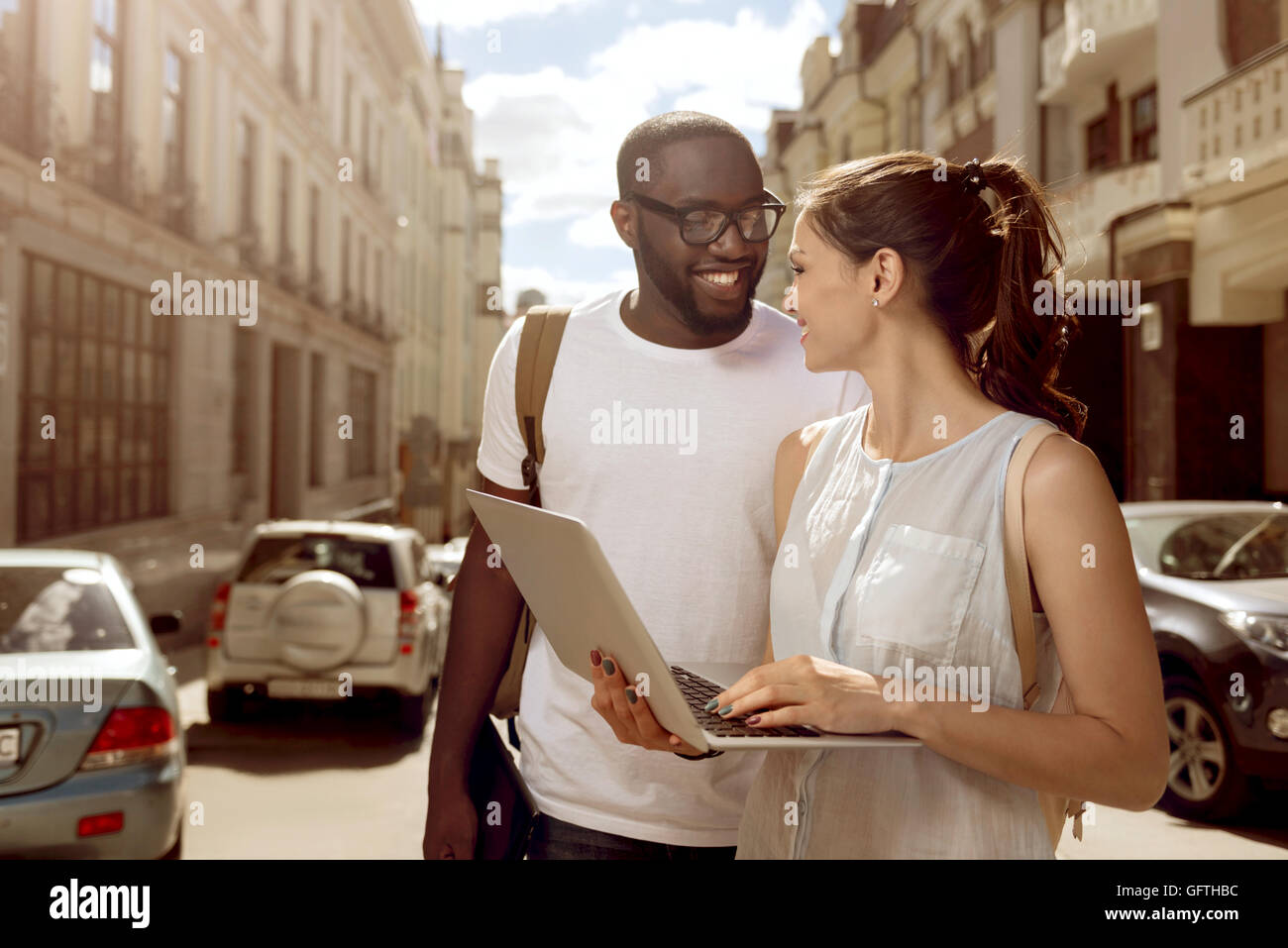 Positive friends hi-res stock photography and images - Alamy