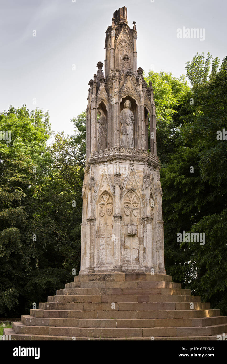 UK, England, Northamptonshire, Northampton, Hardingstone, Eleanor Cross ...