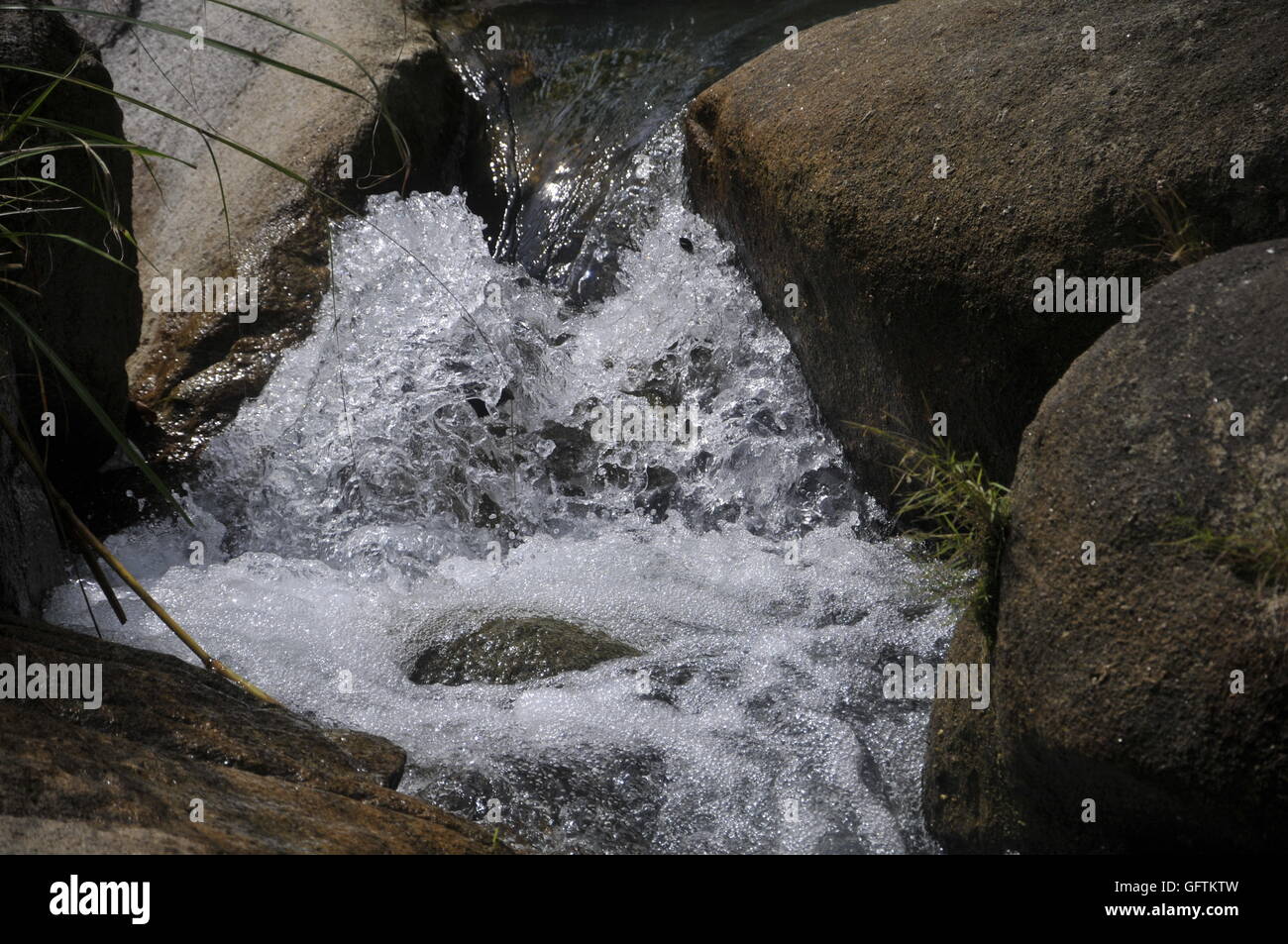 Stop action water splash hi-res stock photography and images - Alamy