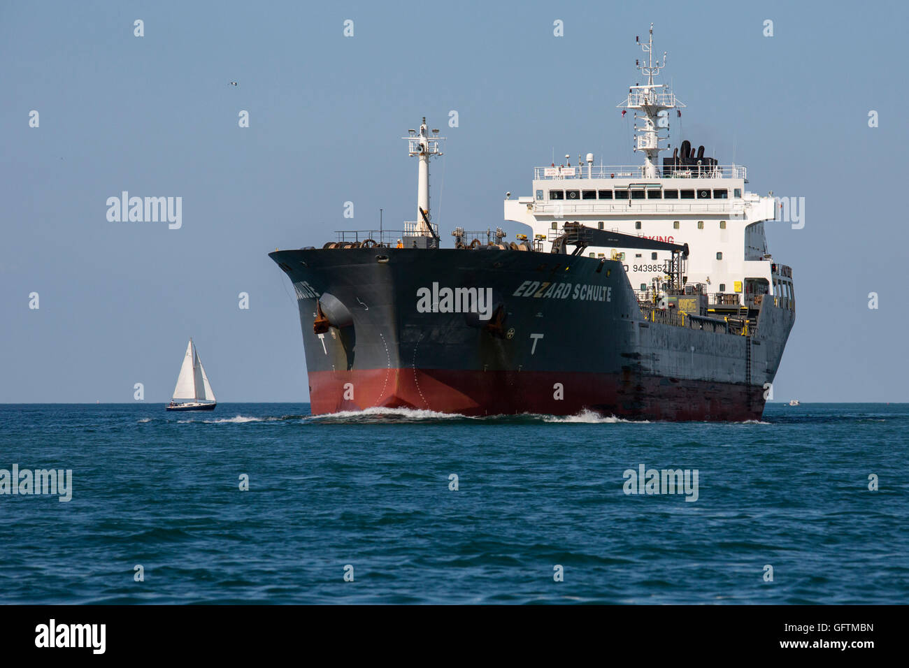 Boat commerce oil tanker sailboat hi-res stock photography and images ...