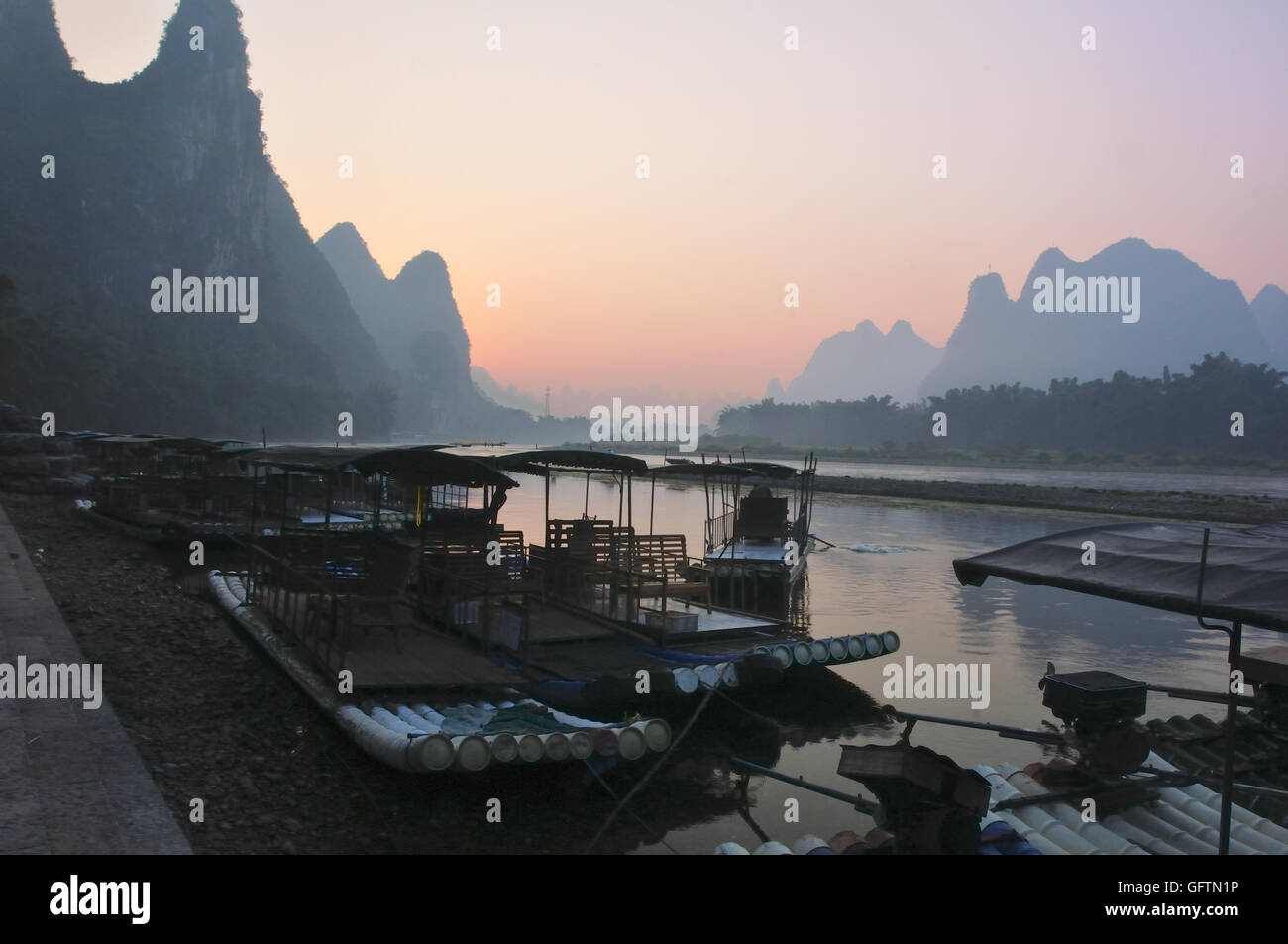Xingping hi-res stock photography and images - Alamy