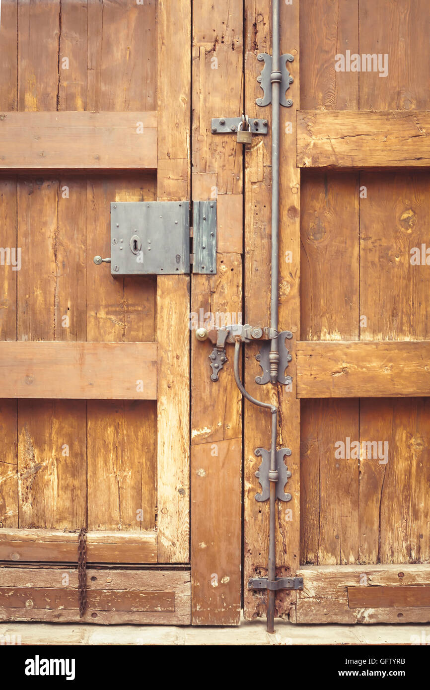 Old door lock hi-res stock photography and images - Alamy