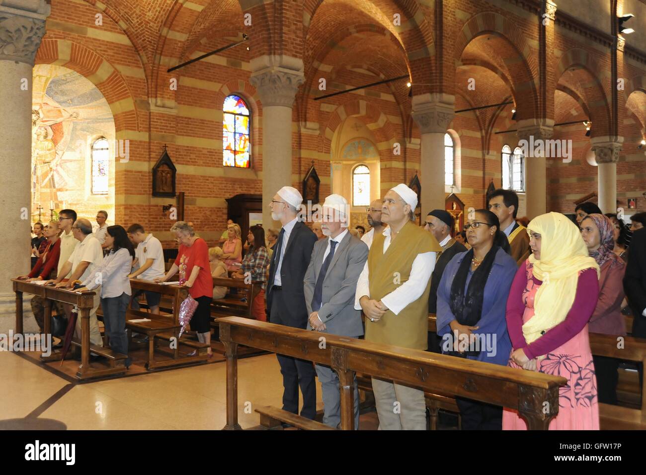 Muslim priest hi-res stock photography and images - Alamy