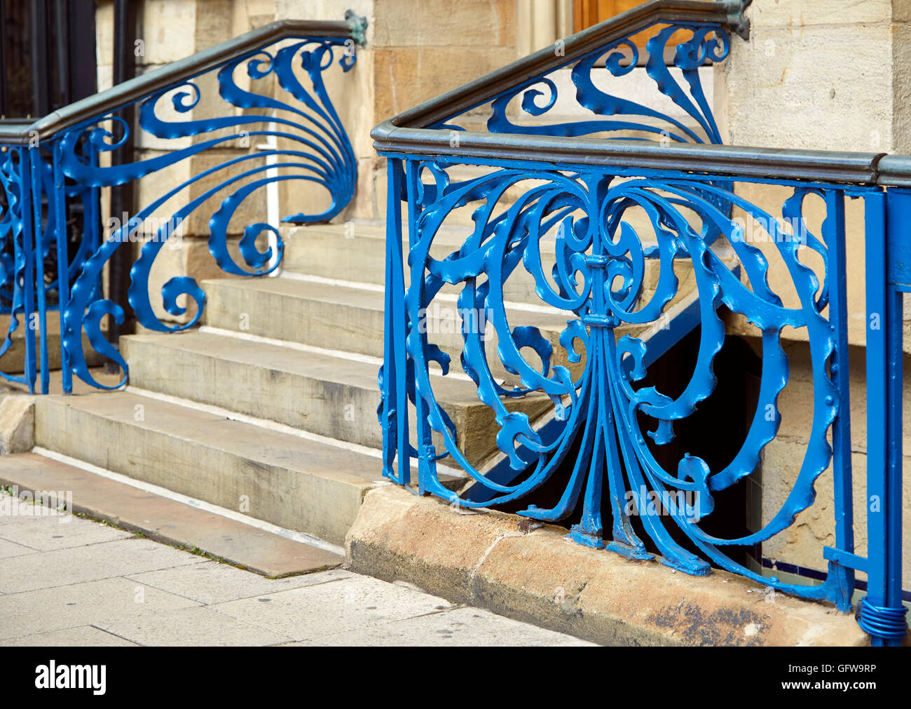 Outside steps and handrail hi-res stock photography and images - Alamy