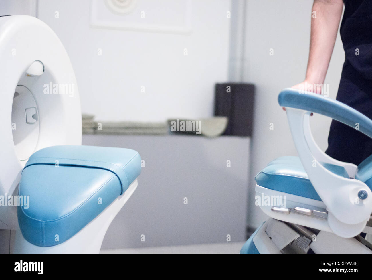 Open mri hi-res stock photography and images - Alamy