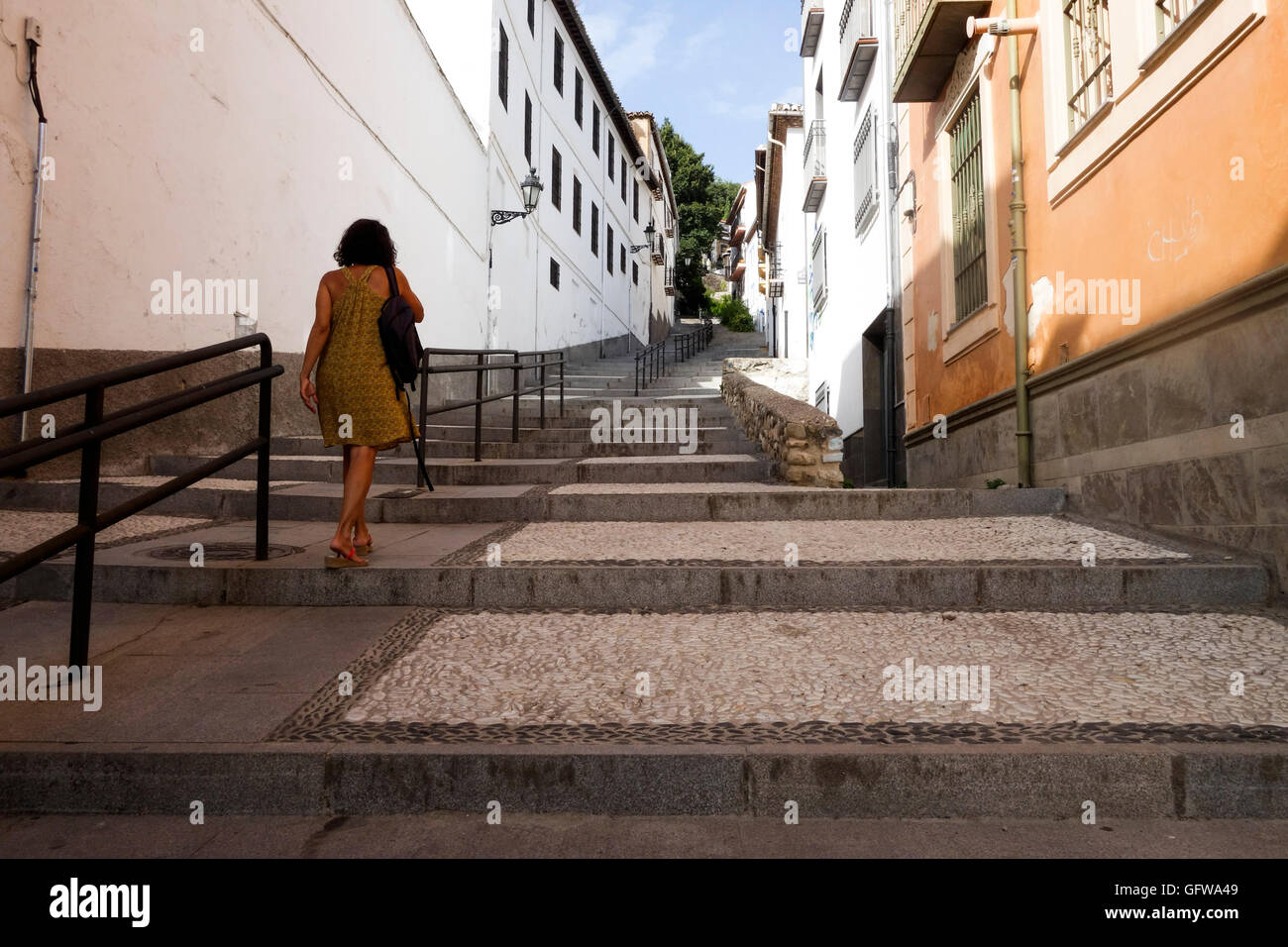Winding narrow alleyways hi-res stock photography and images - Alamy