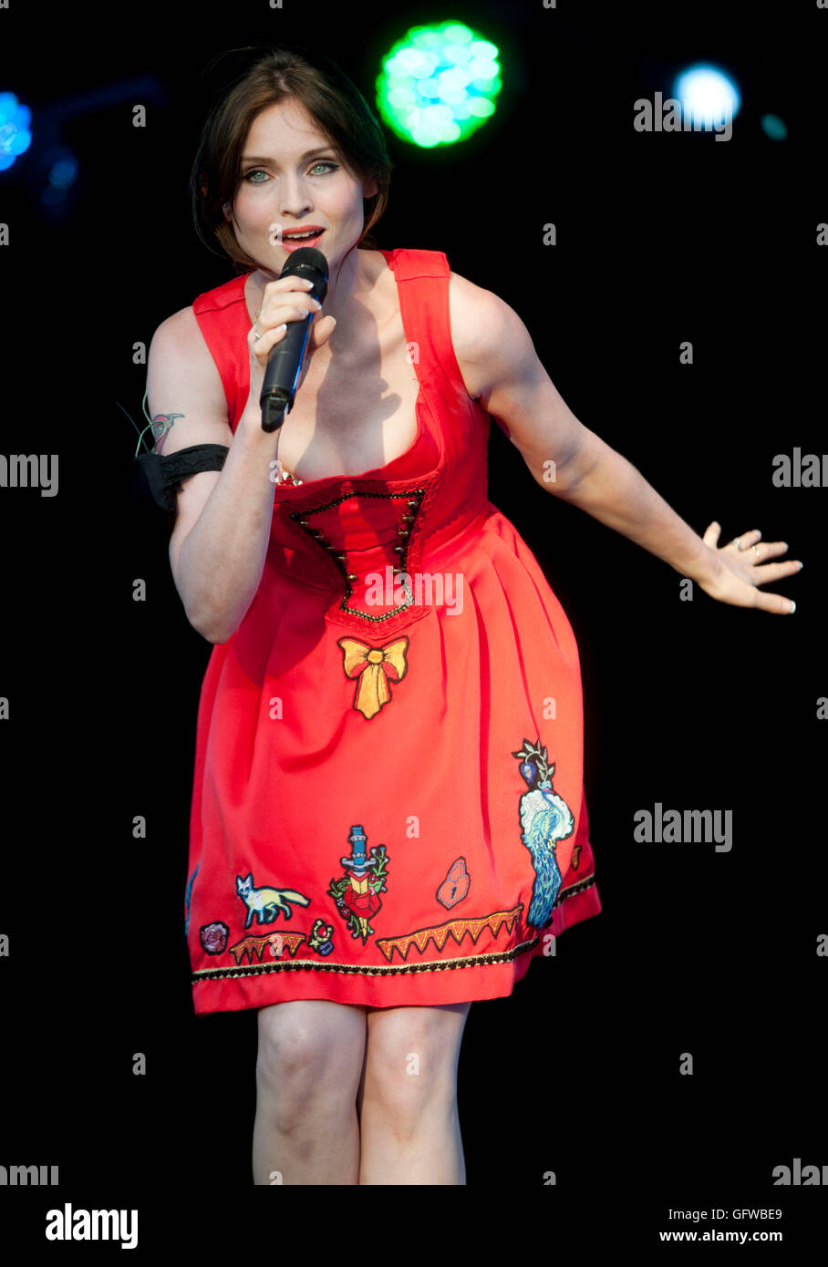 Sophie ellis on stage at camp bestival lulworth castle park hi-res ...