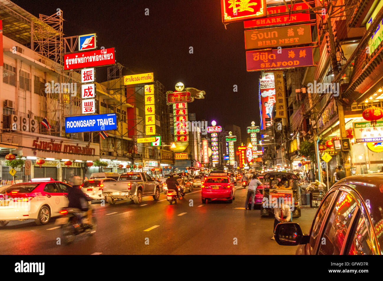 BANGKOK - JANUARY 4: The China Town at Yaowarat Road at night. Thailand on January 4, 2016 Stock ...