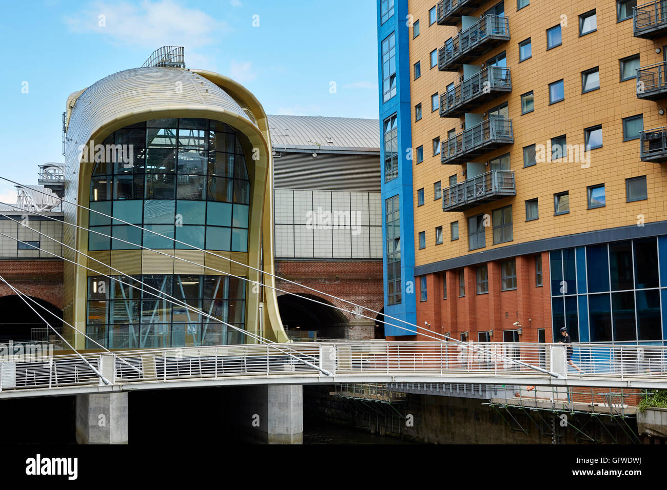 Leeds train station Southern Entrance Iconic entrance of gold-coloured ...