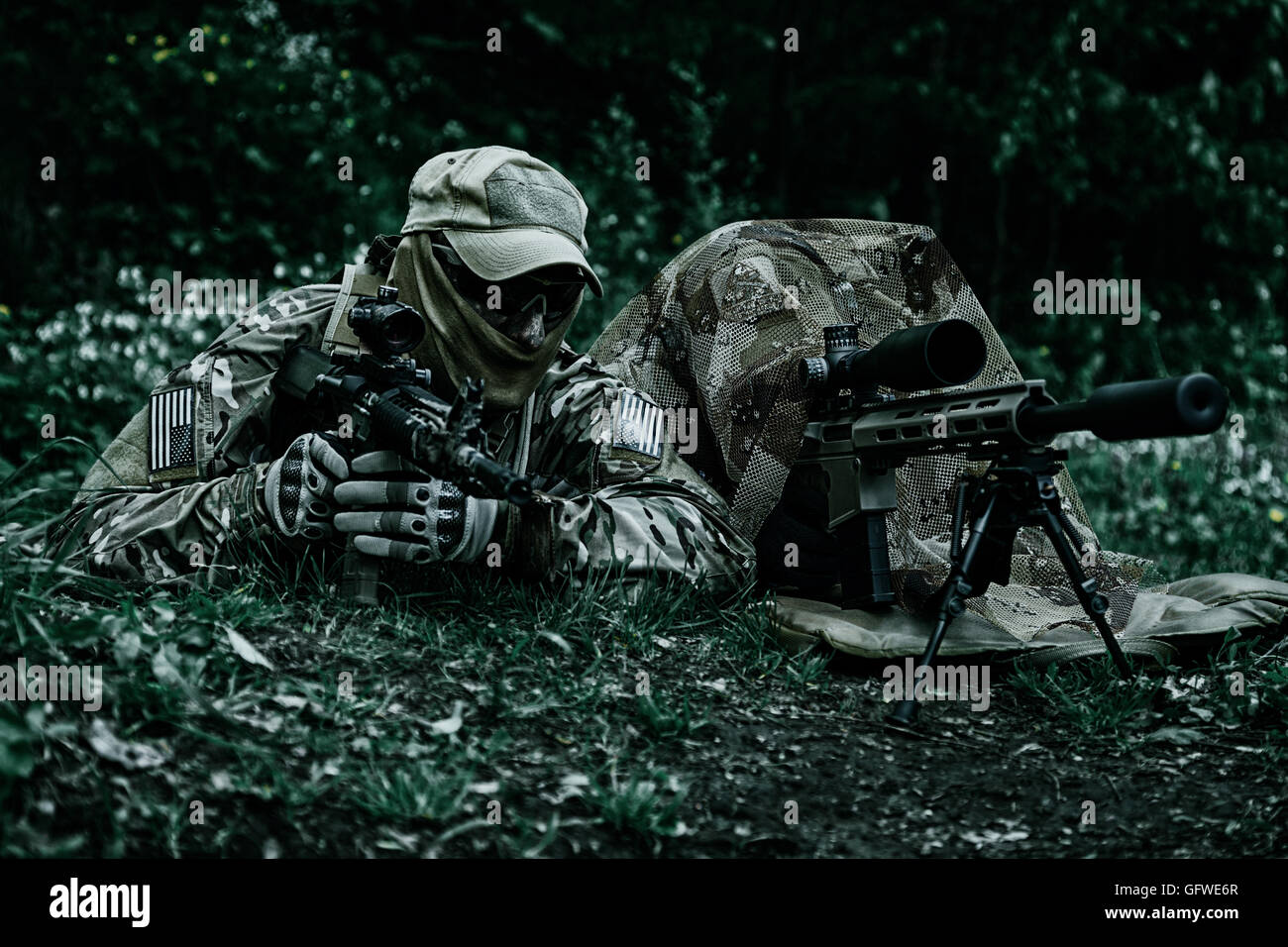 Sniper and spotter of Green Berets Stock Photo - Alamy