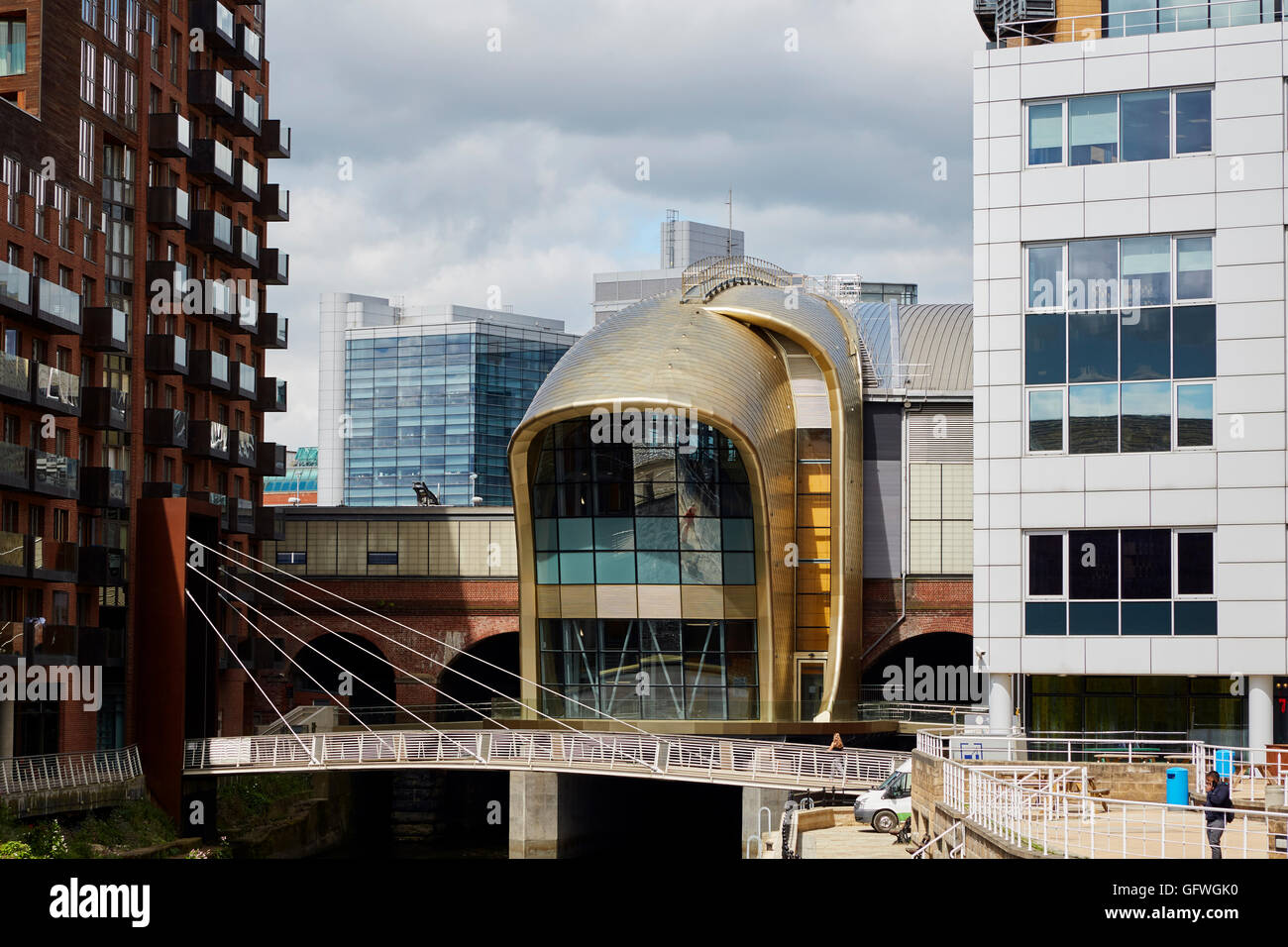 Leeds train station Southern Entrance Iconic entrance of gold-coloured ...