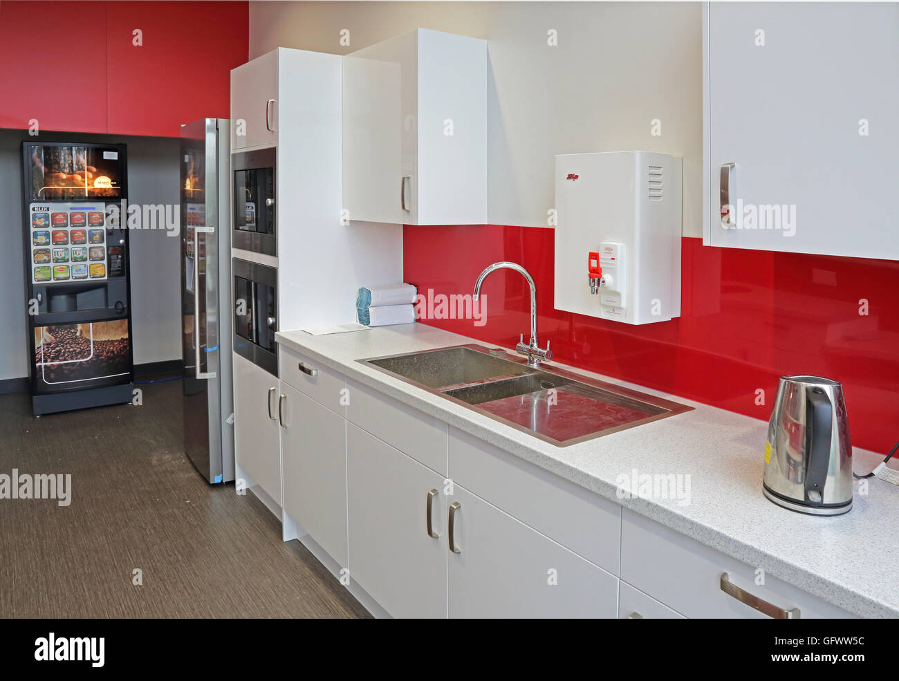 Smart vending hi-res stock photography and images - Alamy