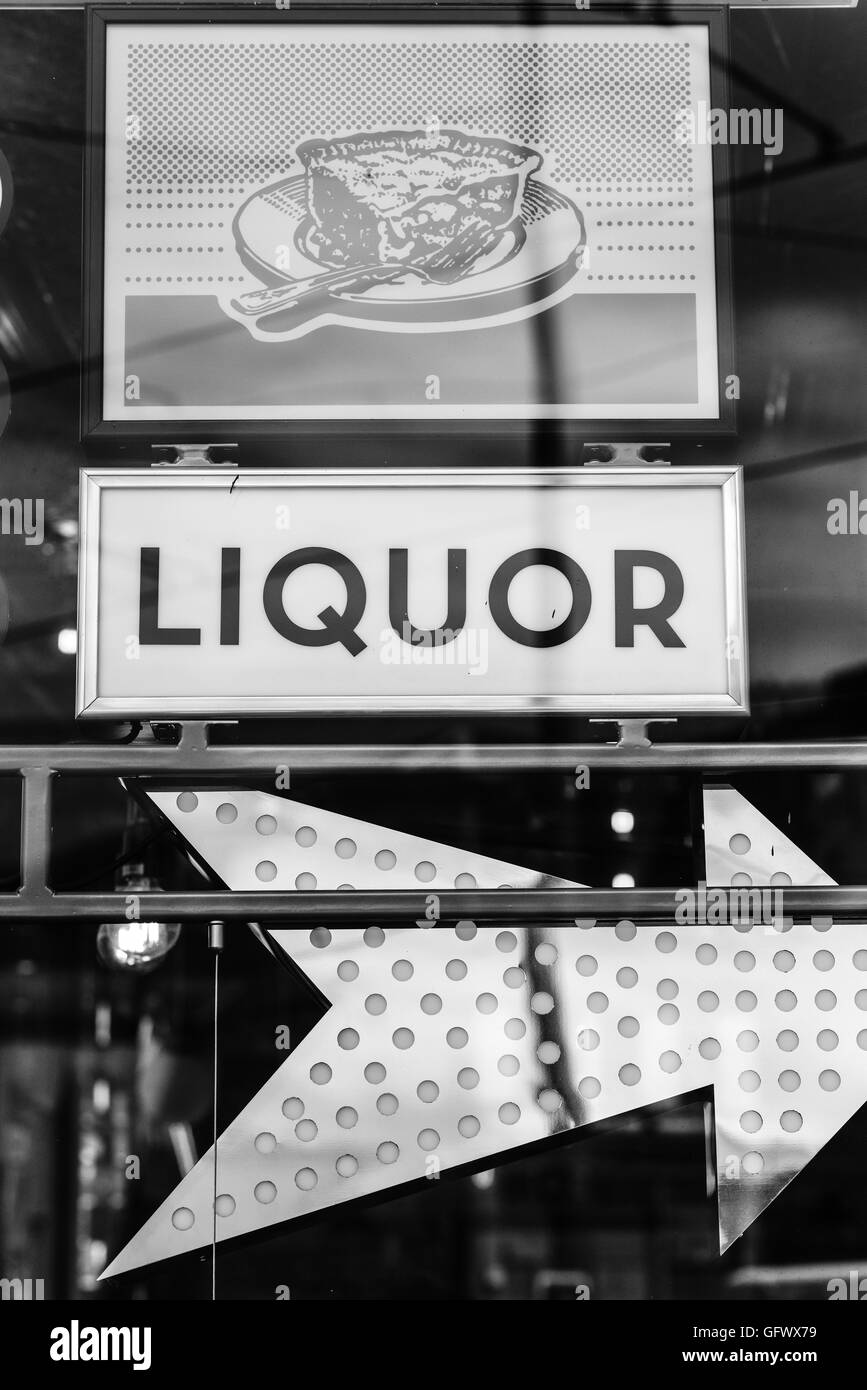 Liquor sign hi-res stock photography and images - Alamy