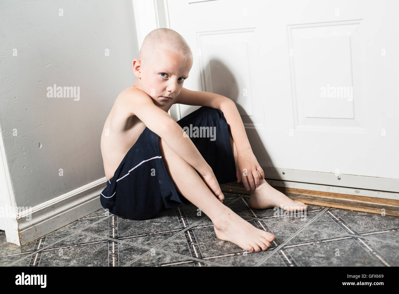 Neglected lonely child leaning at the wall Stock Photo - Alamy
