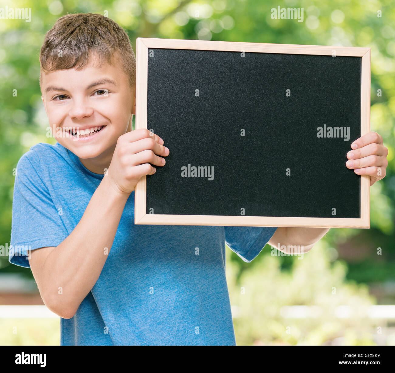 Boy back to school Stock Photo - Alamy