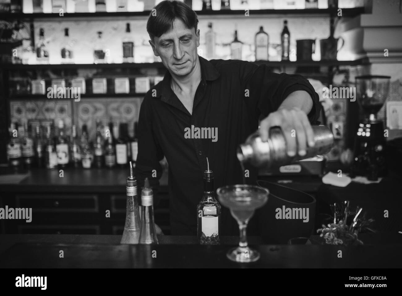 Barman at work in the pub making cocktails Stock Photo - Alamy
