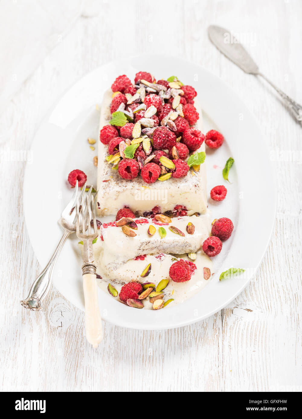 Raspberry yogurt pistachio hi-res stock photography and images - Alamy