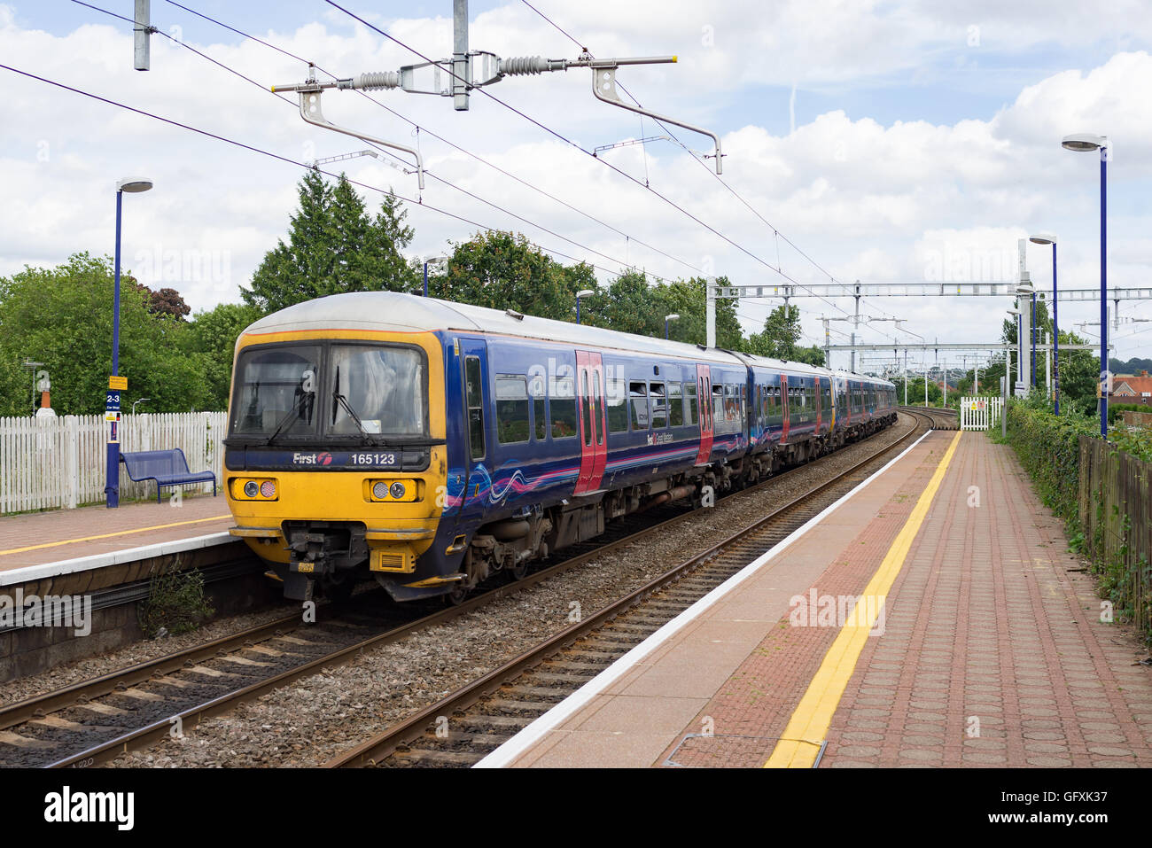A Great Western Railway Class 165 DMU is about to depart for London ...