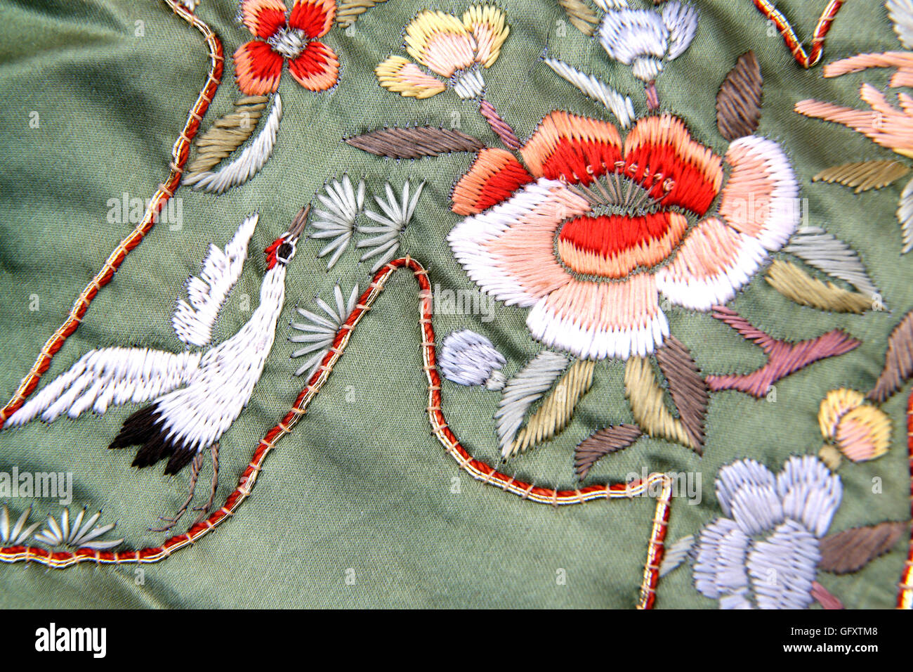 Chinese silk embroidery hi-res stock photography and images - Alamy