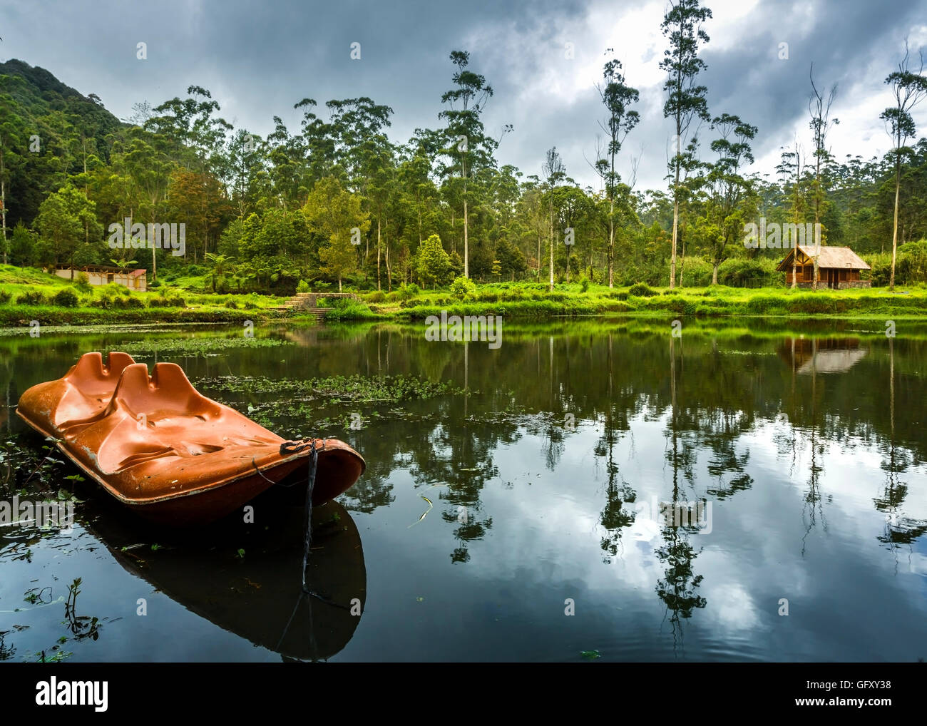 Lagoon boat hi-res stock photography and images - Alamy