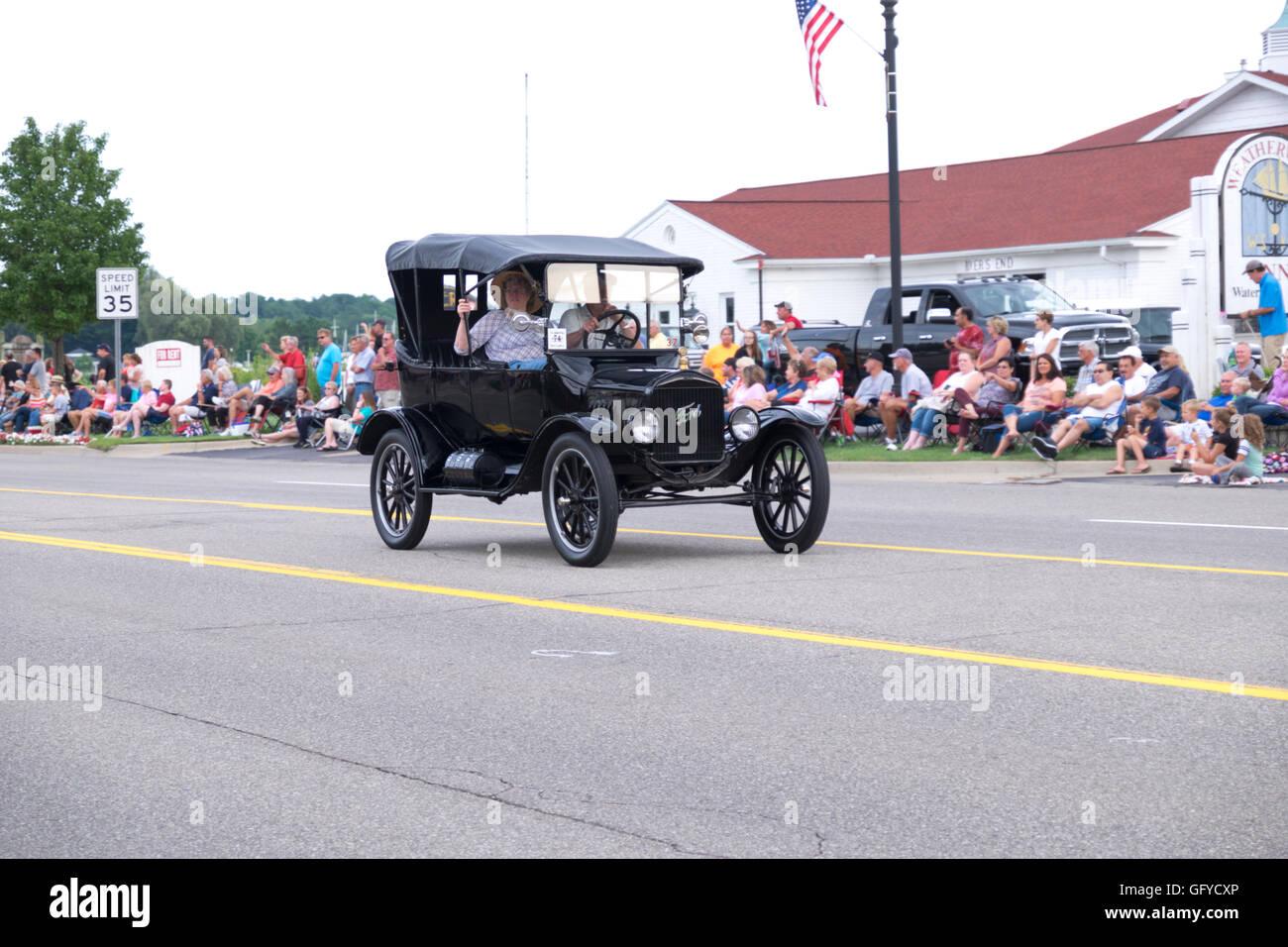 Antique Model A Ford rolls in the 2016 Annual Cruz In Parade for ...