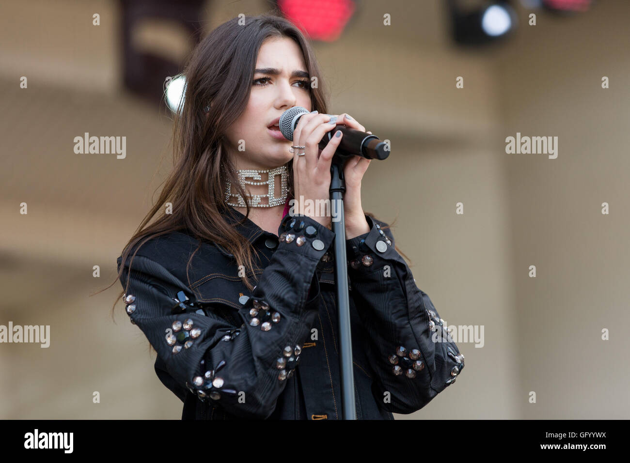 Dua lipa 2016 hi-res stock photography and images - Alamy