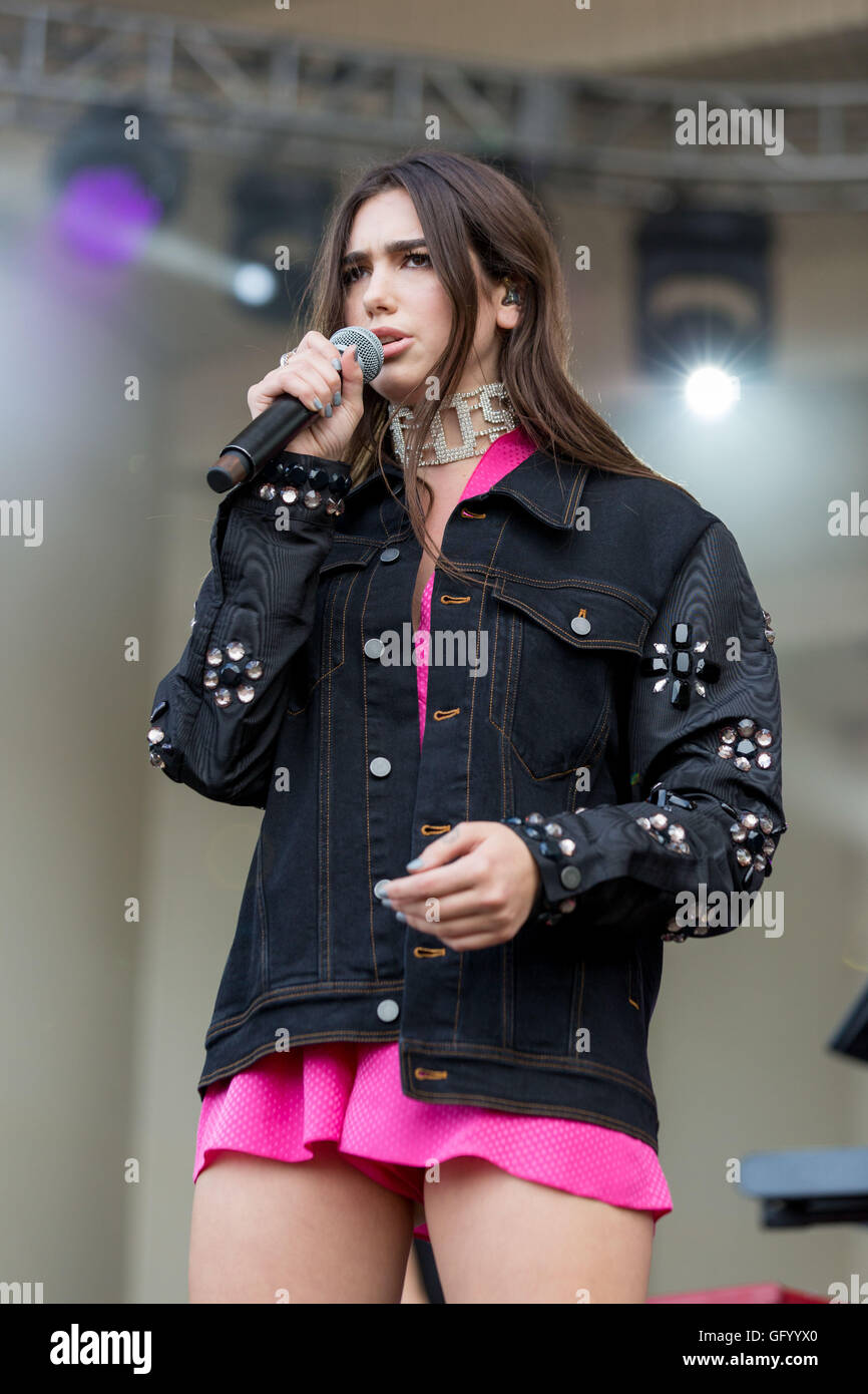 Dua lipa 2016 hi-res stock photography and images - Alamy