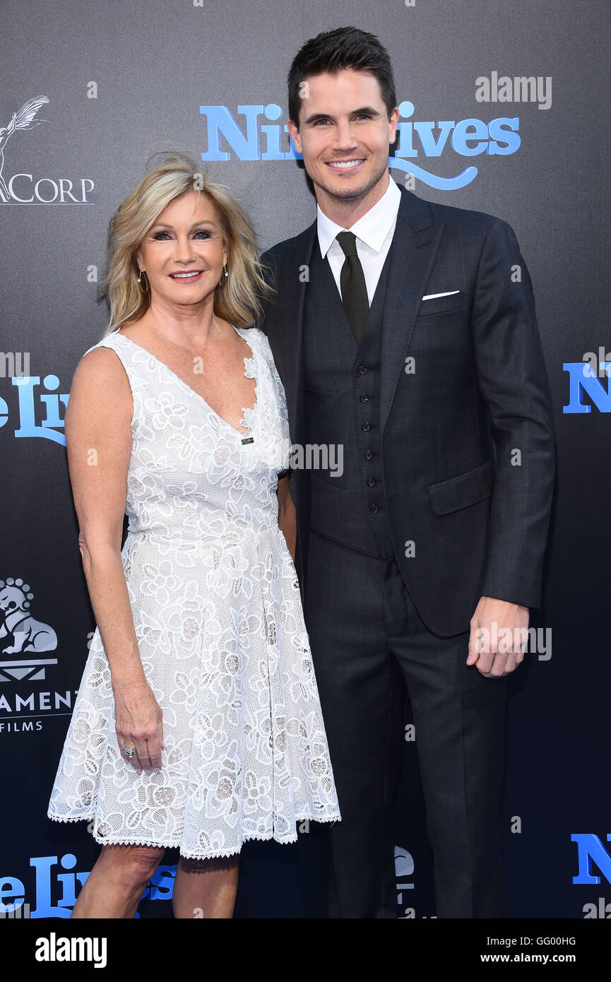 Hollywood, California, USA. 1st Aug, 2016. Robbie Amell & Jennifer ...