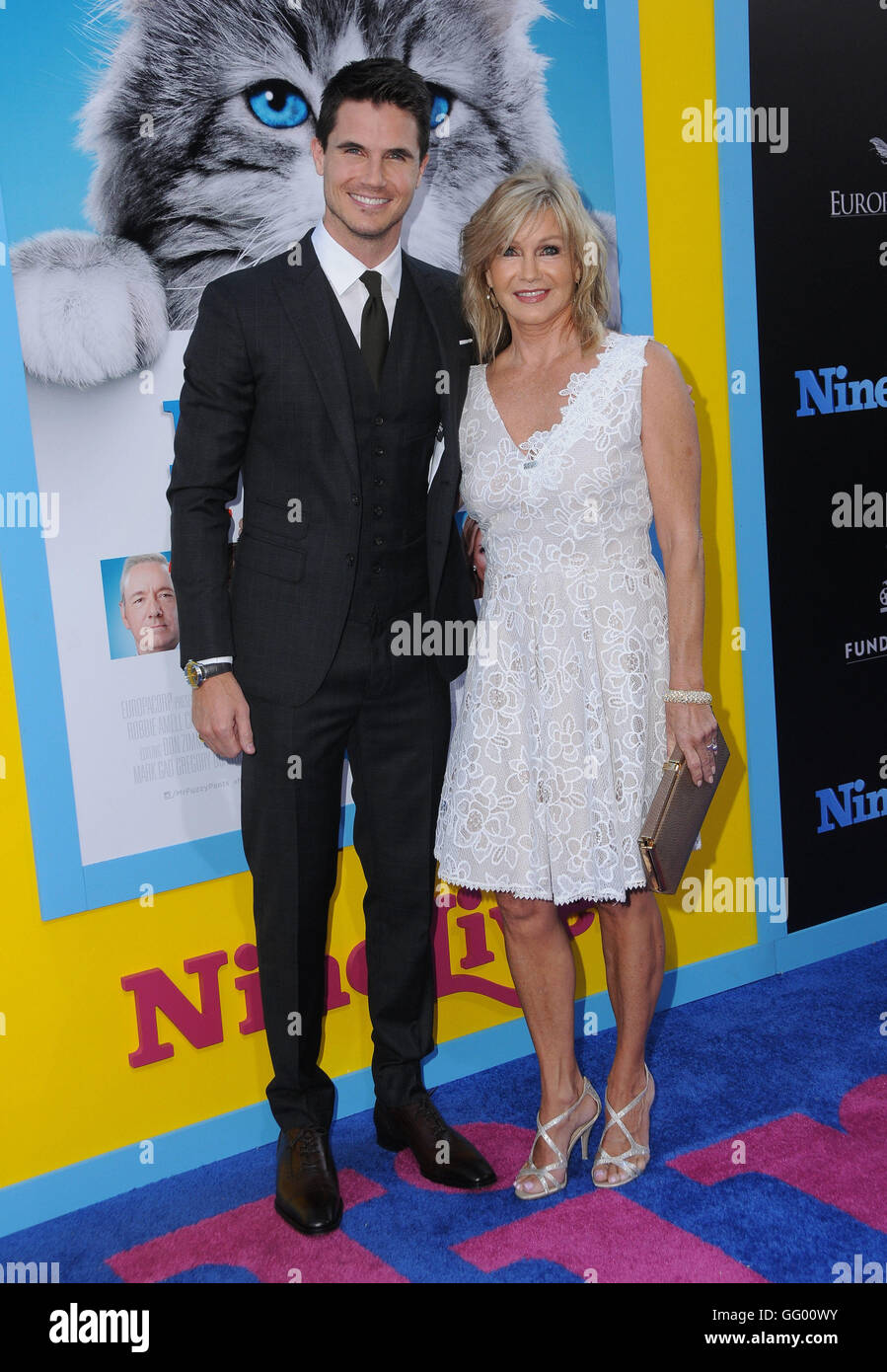 Hollywood, CA, USA. 1st Aug, 2016. Jennifer Amell, Robbie Amell. World ...