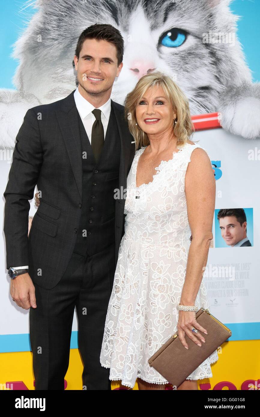 Los Angeles, CA, USA. 1st Aug, 2016. Robbie Amell, Jennifer Amell at ...