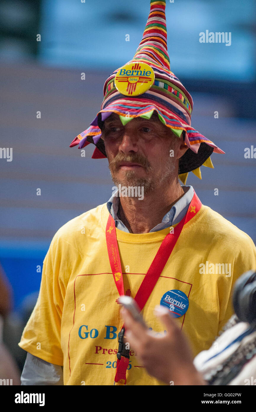 Bernie supporter hi-res stock photography and images - Alamy