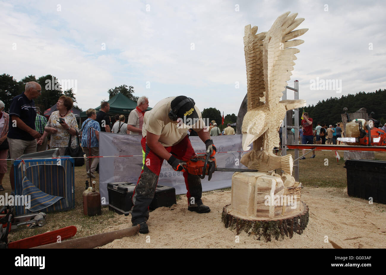 Thuringian artist Ruediger Noldin works on the sculpture 'Generation ...
