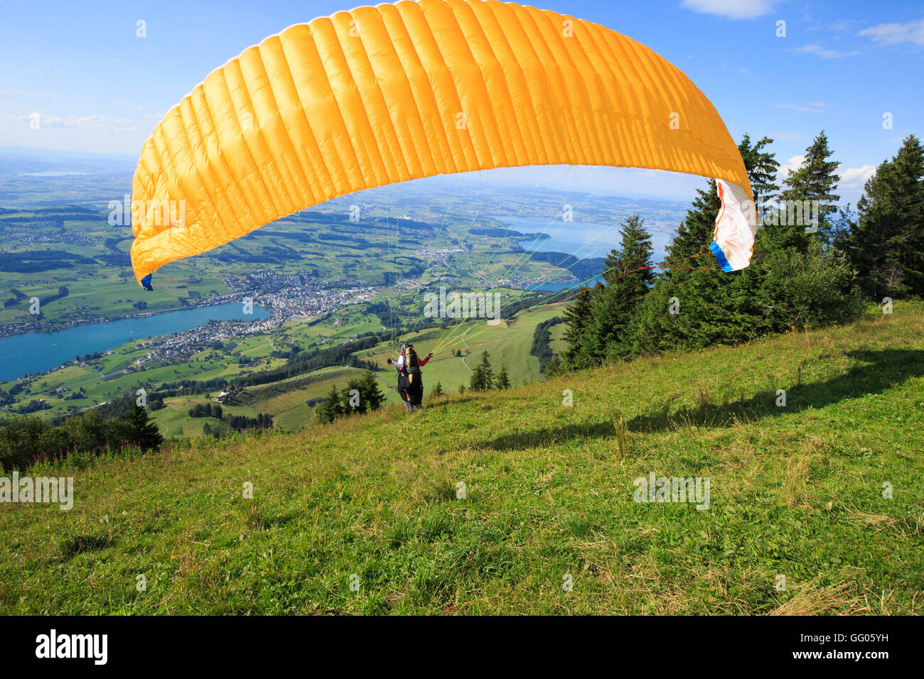 Geneva. 1st Aug, 2016. A paragliding fan prepares to fly on Rigi ...
