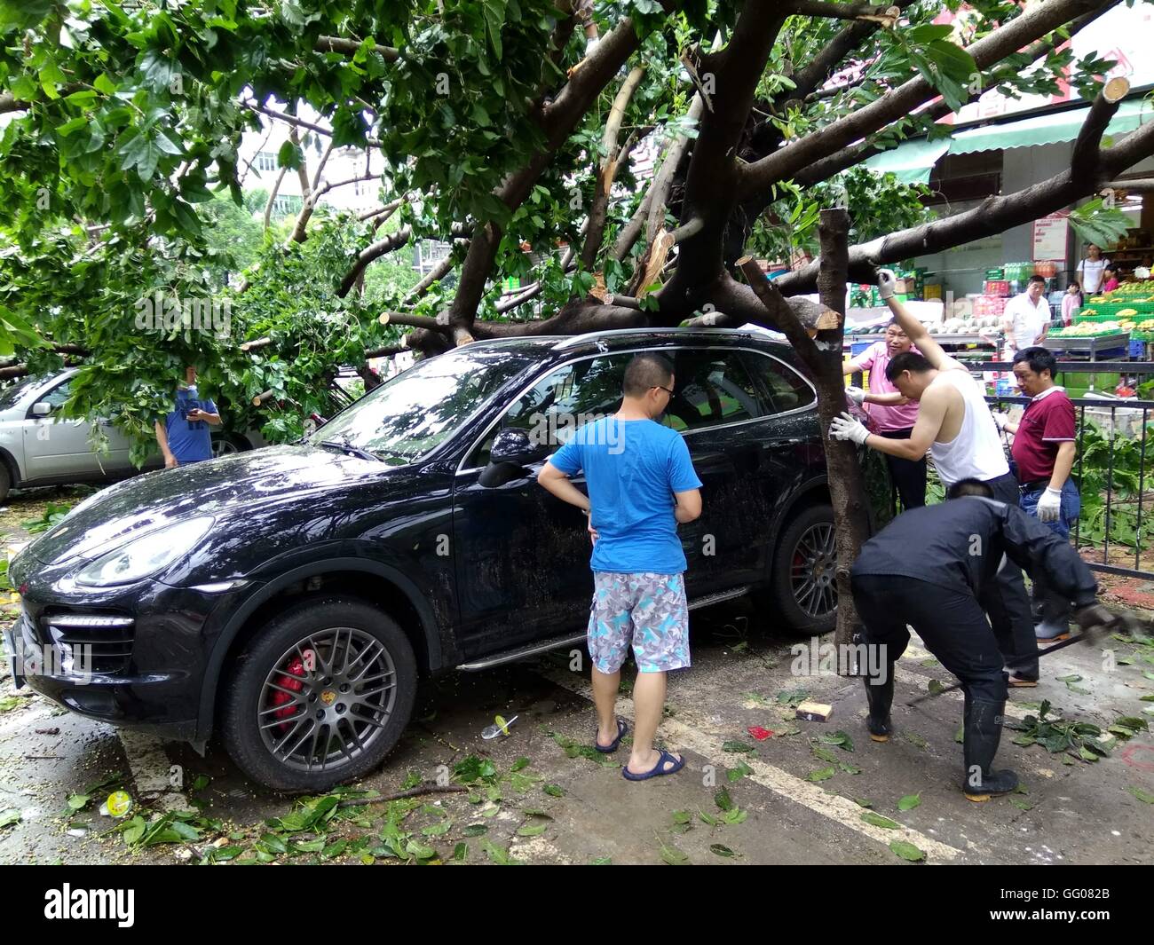 Shenzhen, Shenzhen, China. 2nd Aug, 2016. The 4th Typhoon ''Nida ...