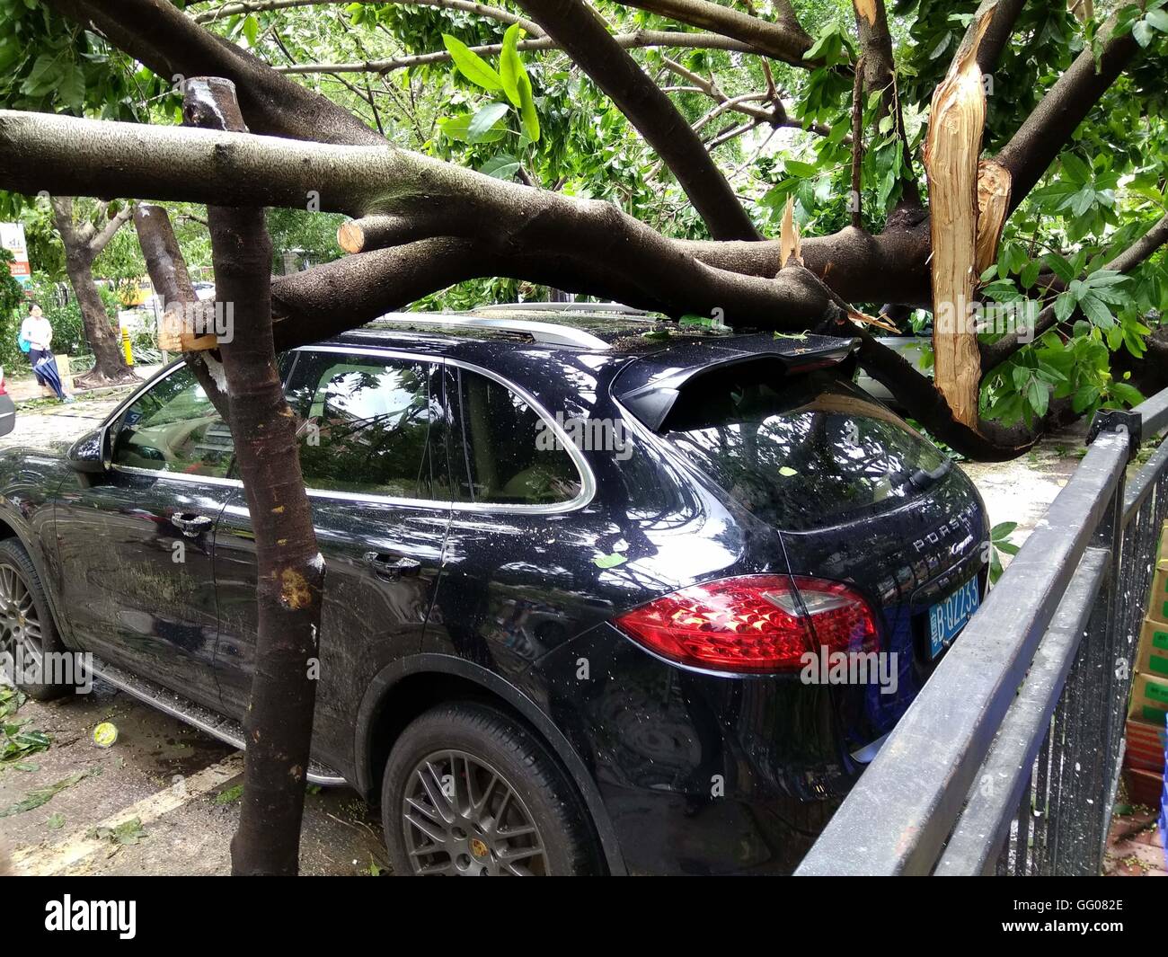 Shenzhen, Shenzhen, China. 2nd Aug, 2016. The 4th Typhoon ''Nida ...