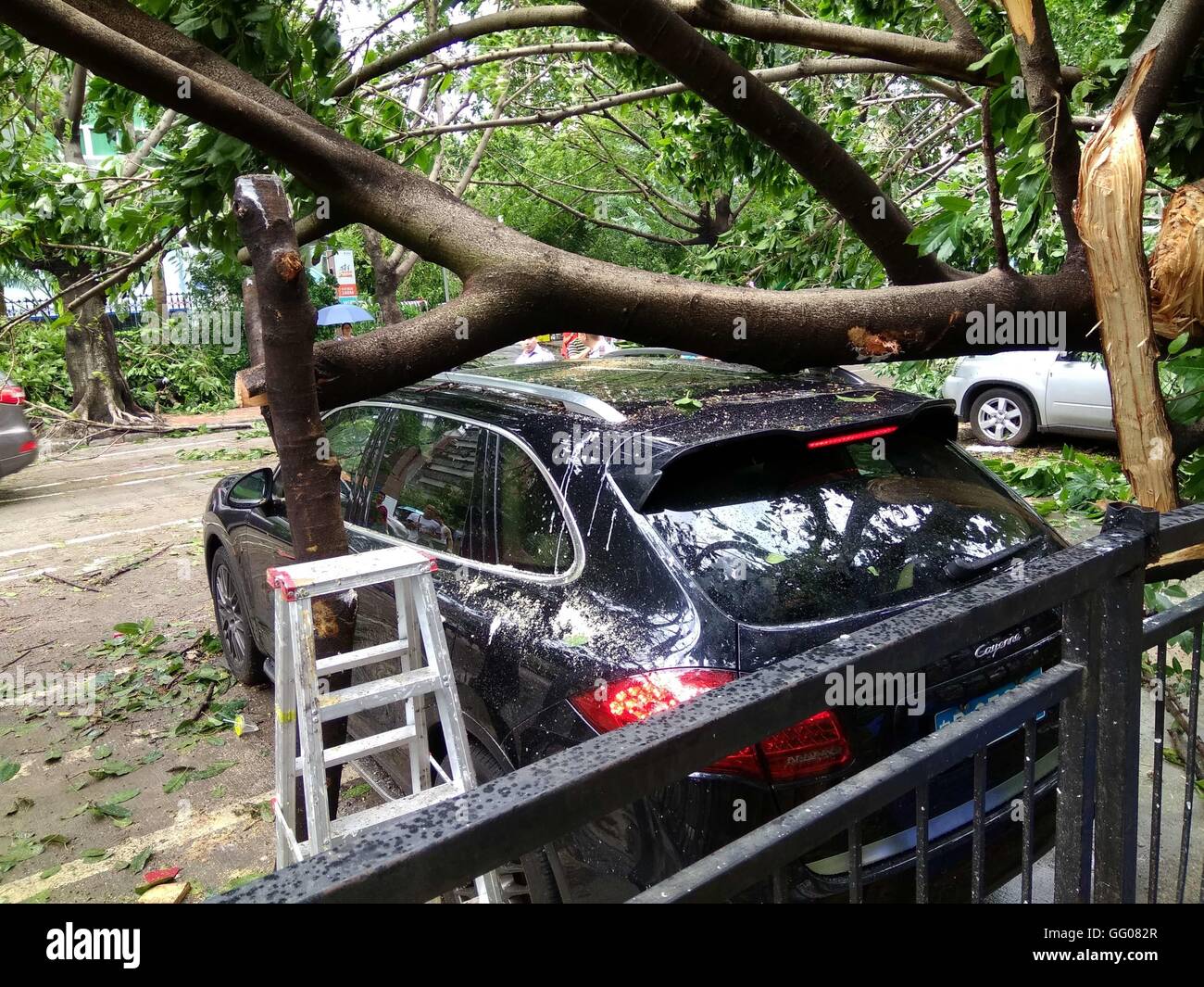Shenzhen, Shenzhen, China. 2nd Aug, 2016. The 4th Typhoon ''Nida ...