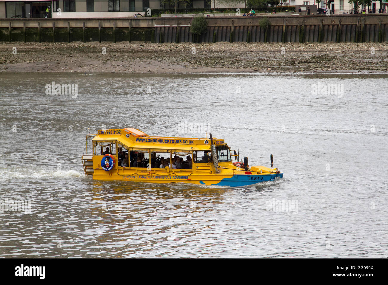 Amphibious vehicle on river thames hi-res stock photography and images ...