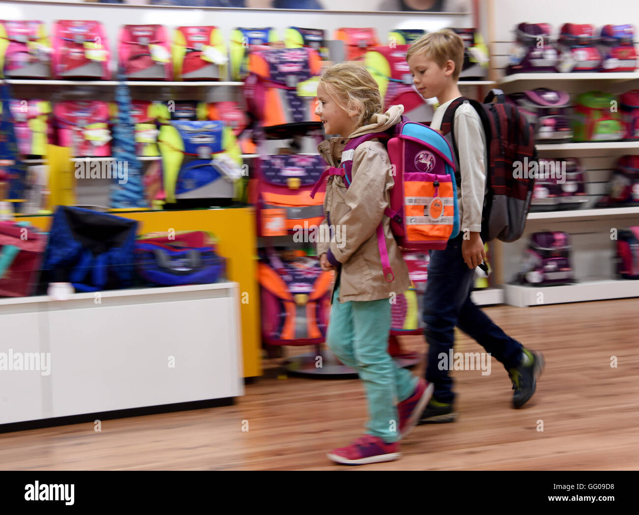 Langenhagen, Germany. 2nd Aug, 2016. A boy and a girl with school bags ...