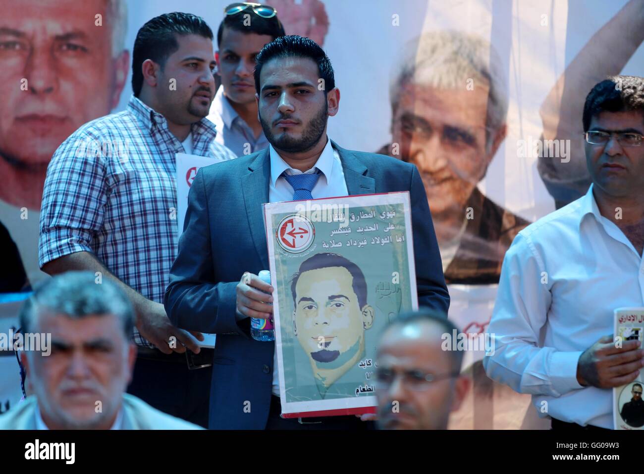 Ramallah, West Bank, Palestinian Territory. 3rd Aug, 2016. Palestinians ...