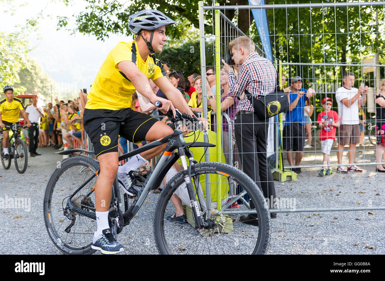 Bad Ragaz, Switzerland. 3rd Aug, 2016. Dortmund's Mario Goetze arriving by bike for the first ...