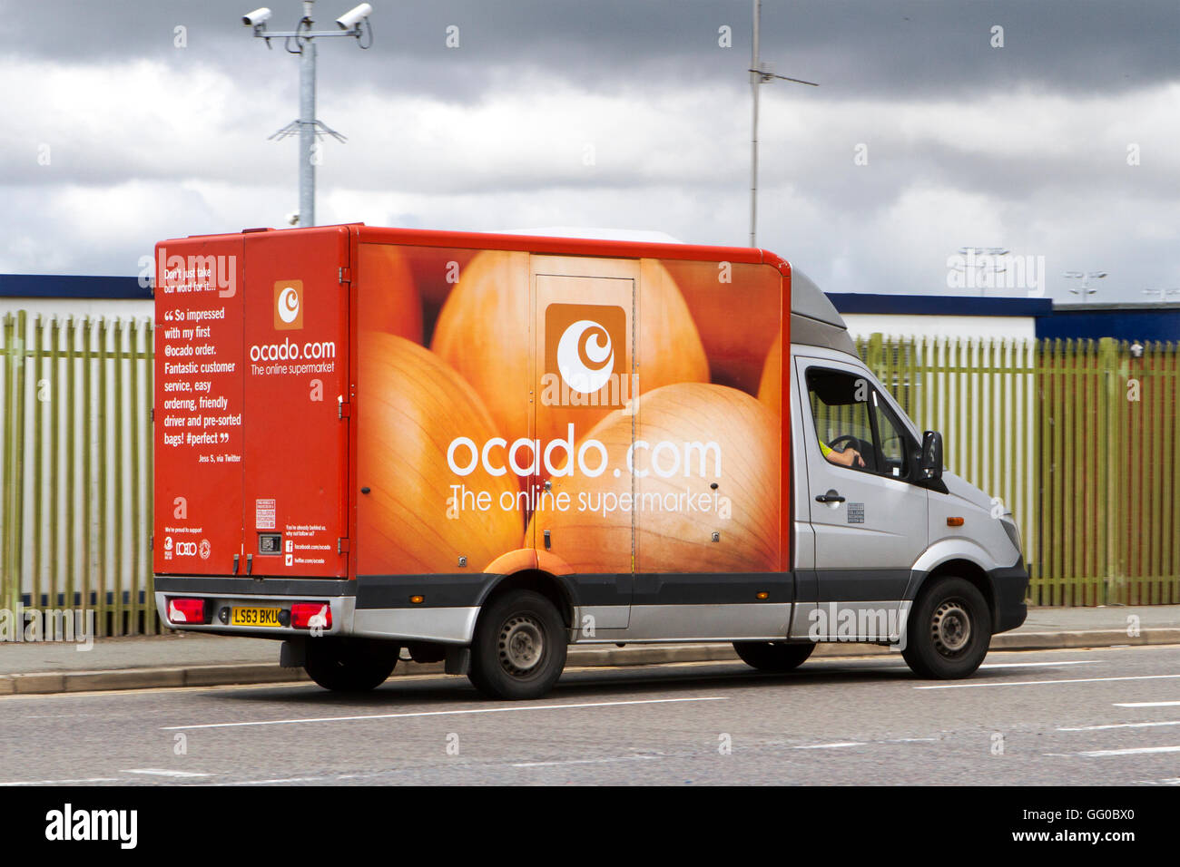 Ocado com delivery hi-res stock photography and images - Alamy