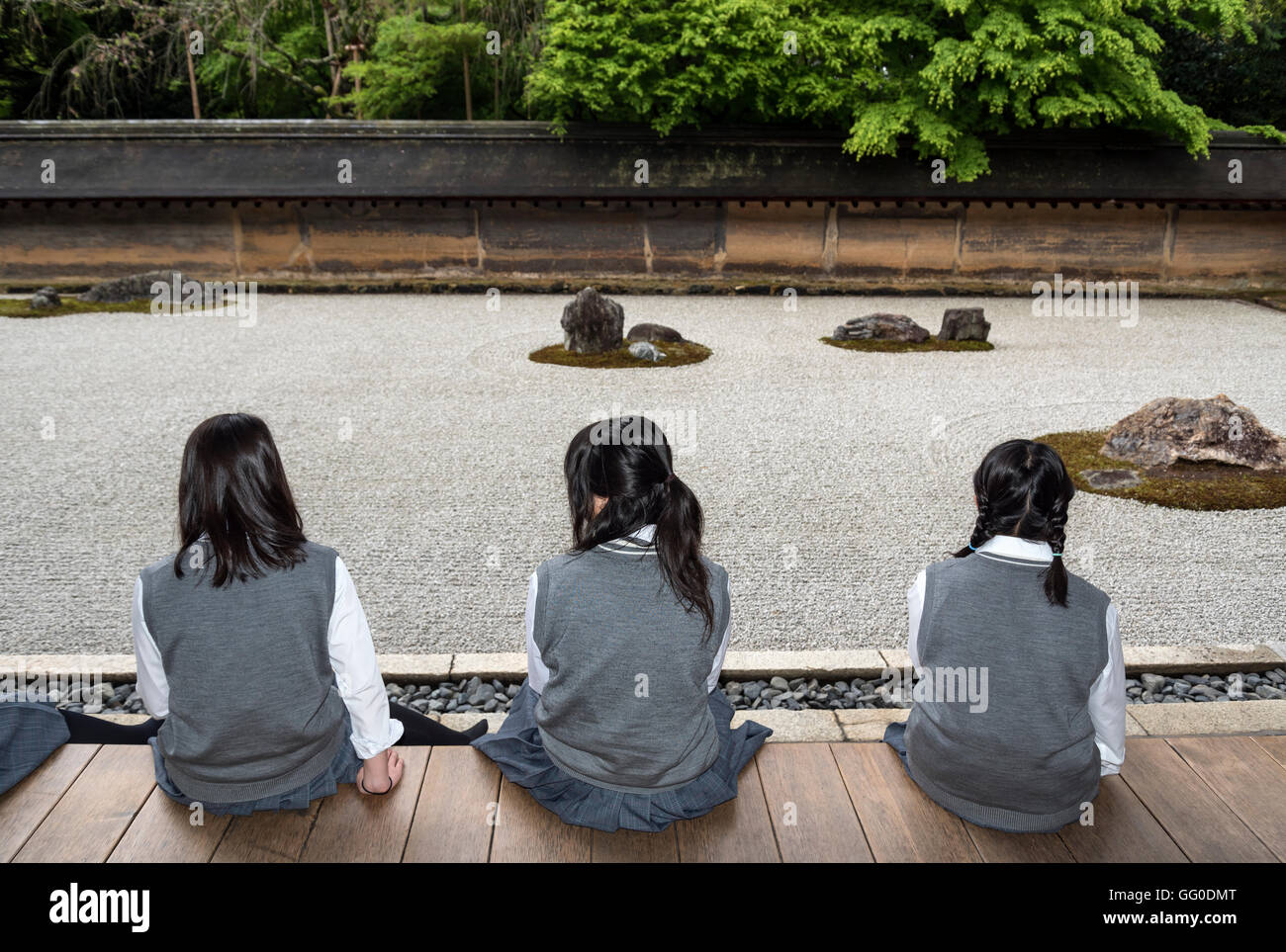 School-girls at zen rock garden, Ryoanji (Ryoan-ji) Temple, Kyoto ...