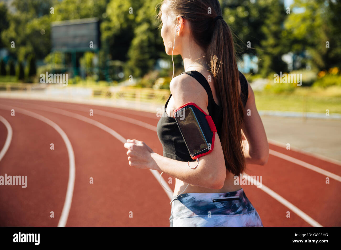 Marathon runner side view hi-res stock photography and images - Alamy