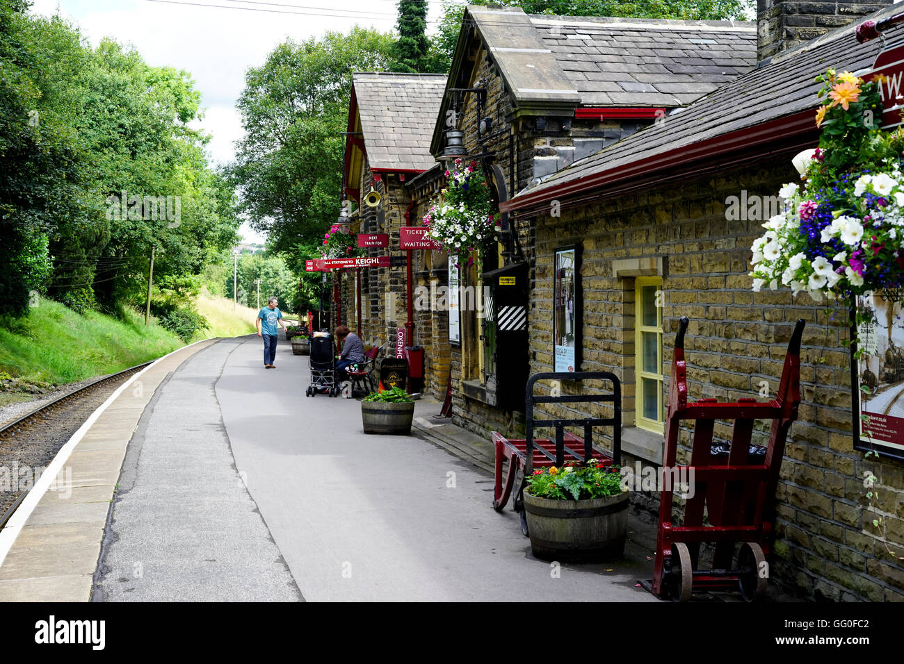 Haworth station building hi-res stock photography and images - Alamy