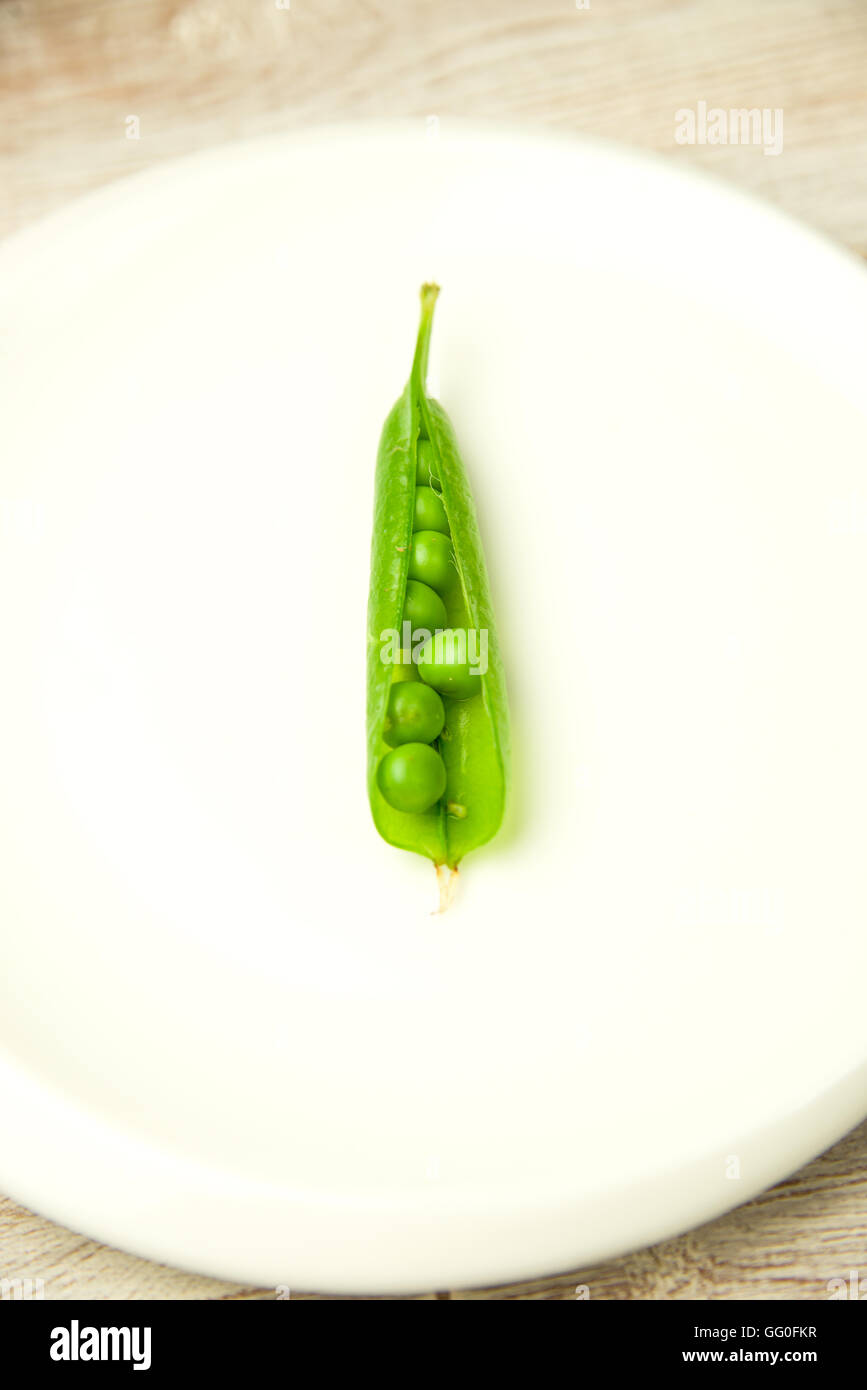 Pea pod hi-res stock photography and images - Alamy