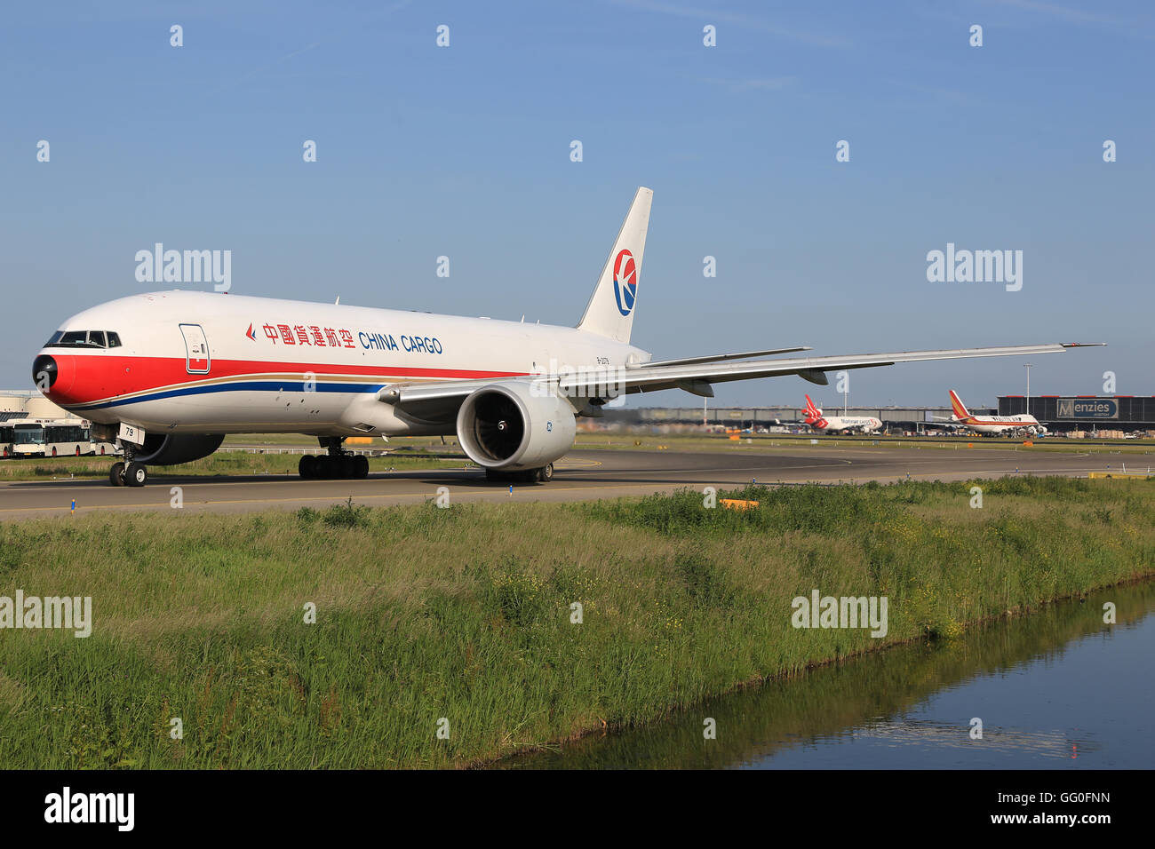 Boeing 777 cargo hi-res stock photography and images - Alamy