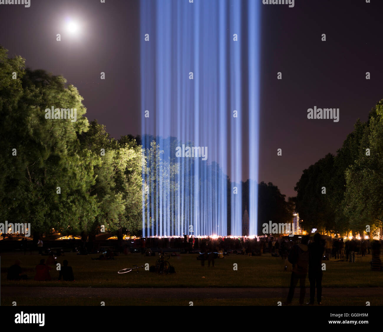 View from Victoria Tower Gardens with full moon. Spectra London, London ...
