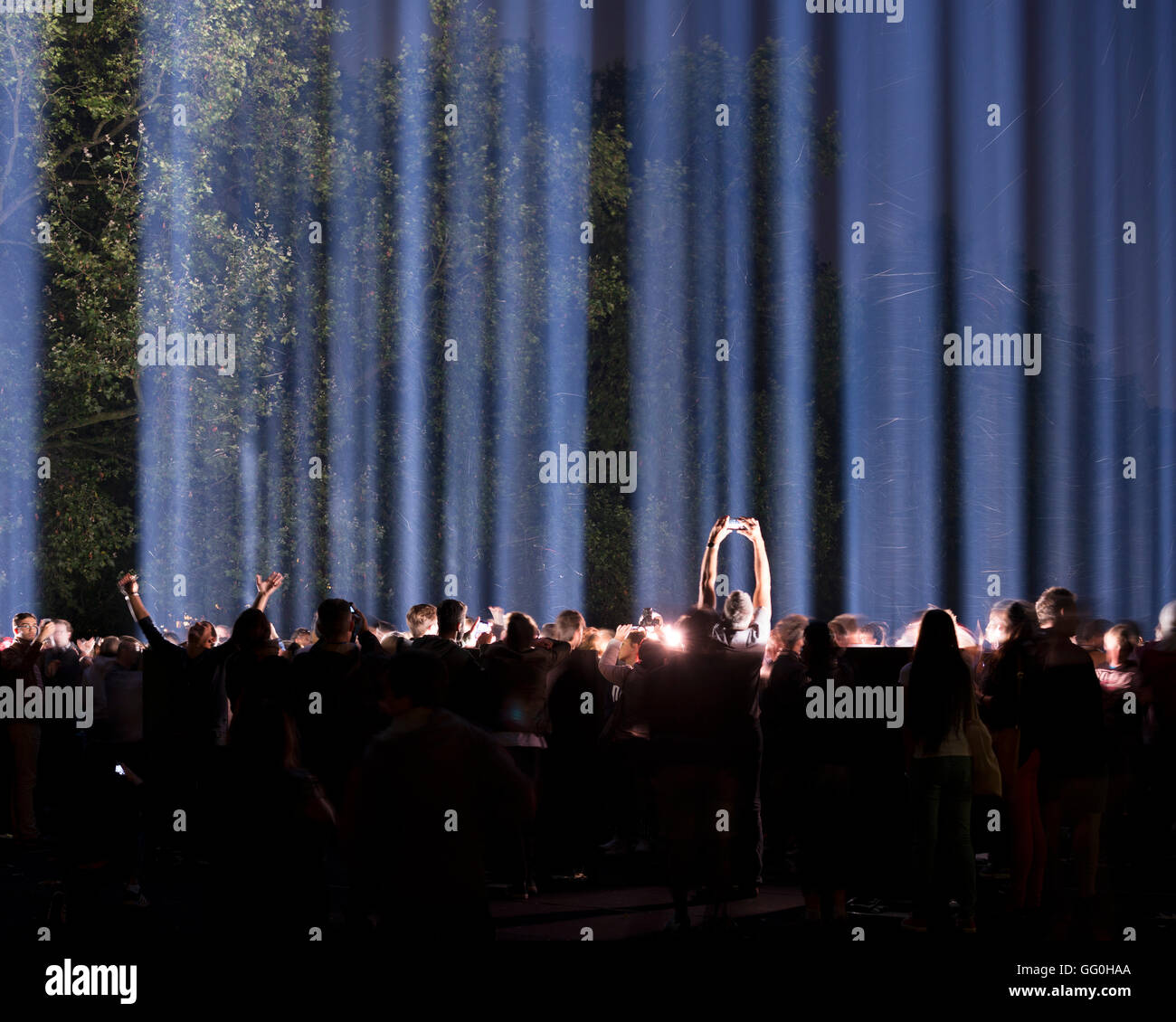 Searchlight beam london hi-res stock photography and images - Alamy